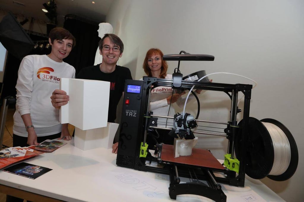 Youtuber James Bruton 3D Prints Record-Breaking 12-Foot Sculpture of Himself | All3DP