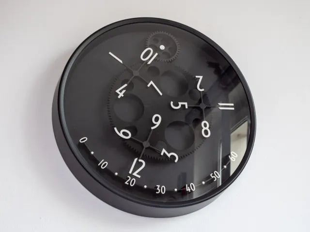 Upgrade Your Wall With This Printable Wandering Hour Clock | All3DP