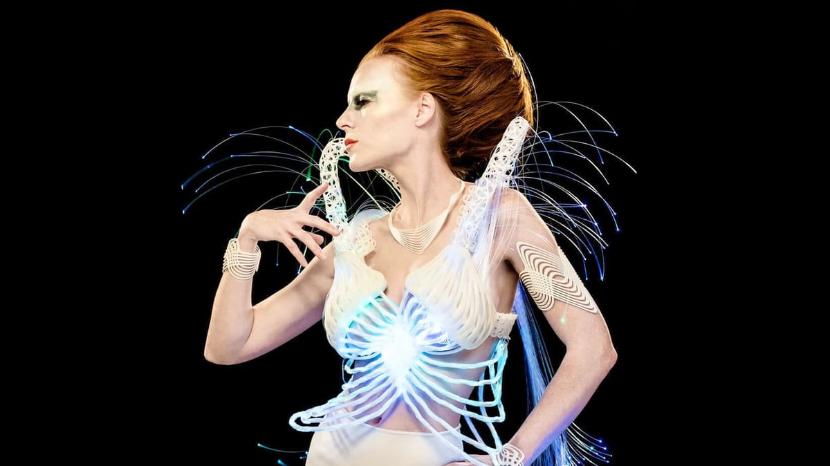 3D Printed Costume: Fashion Design in a Sci-Fi Time Machine | All3DP
