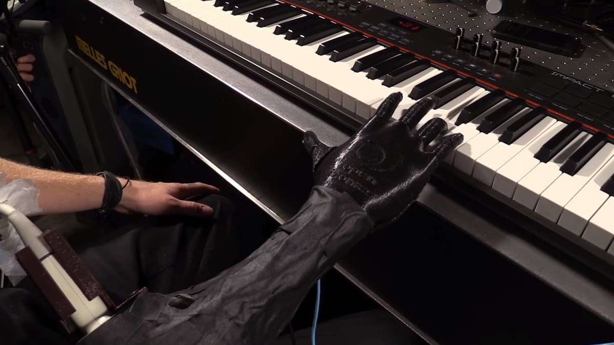 Amputee Musician Tests Luke Skywalker Hand | All3DP