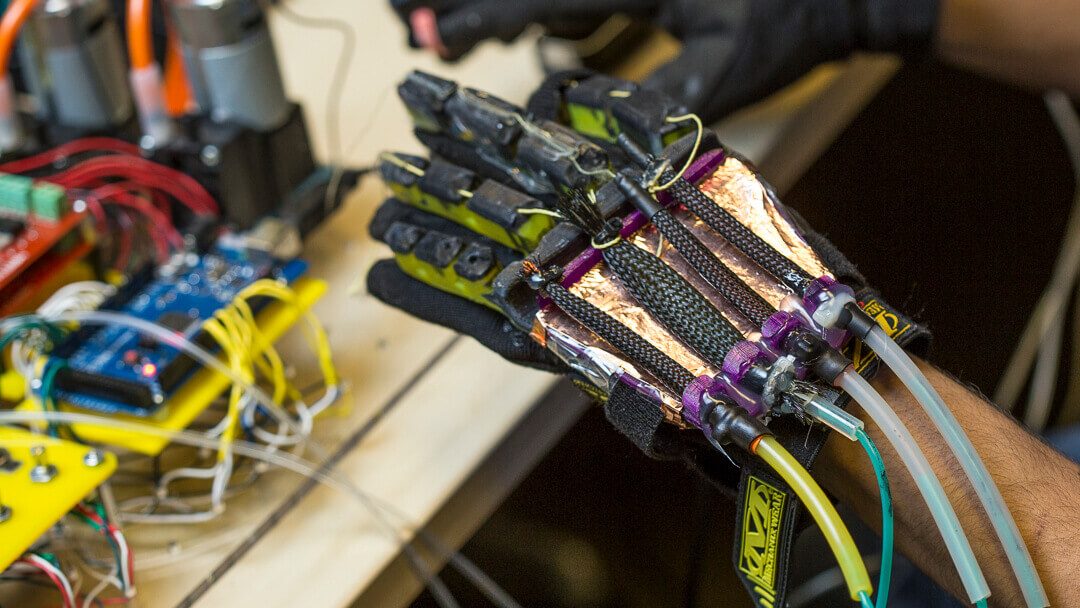 Haptic VR Glove made from Soft Robotics and 3D Printing | All3DP